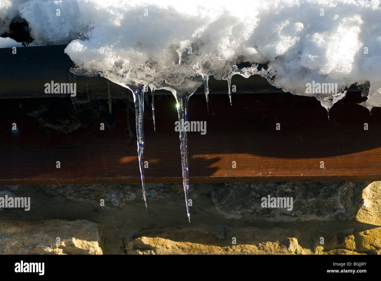 Icicles on a roof hi-res stock photography and images - Alamy