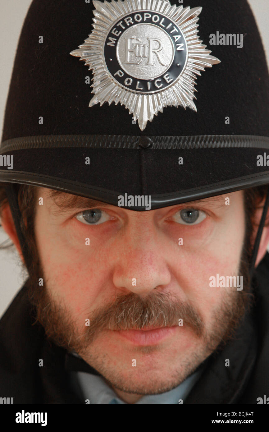 Police officer uk hi-res stock photography and images - Alamy