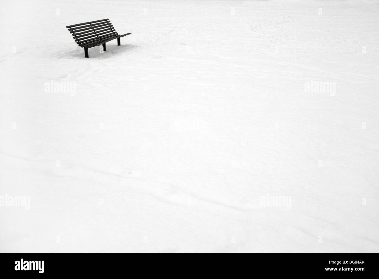 Bench snow hi-res stock photography and images - Alamy