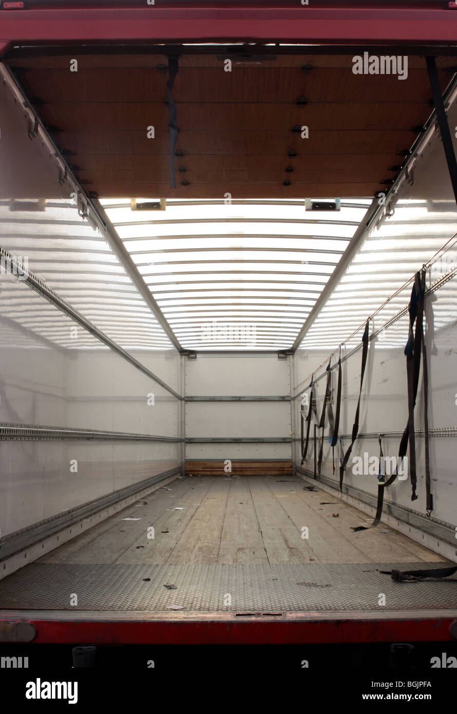 Red lorry hi-res stock photography and images - Alamy