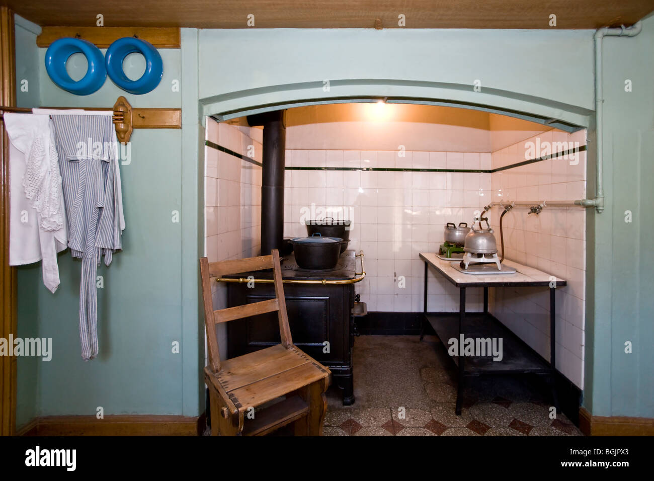 The originale kitchen from 1892 in a Victorian home Stock Photo - Alamy