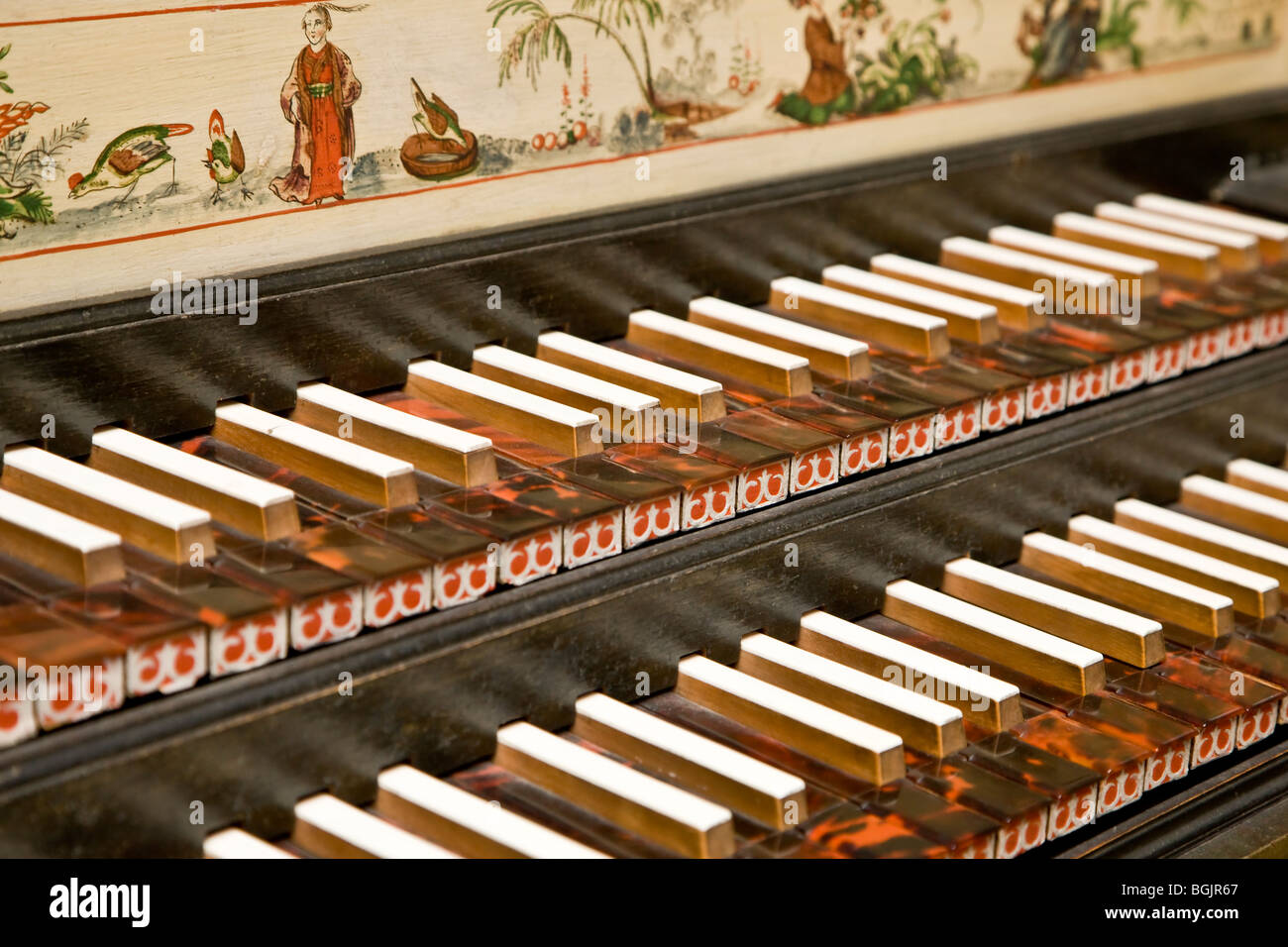 Two rowed piano keys Stock Photo - Alamy