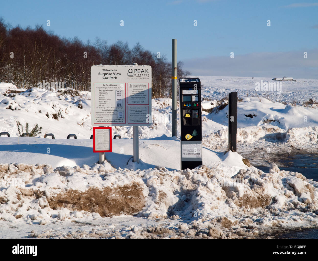 The Scenic View Car Park at Millstone Edge after snowfall, in the Peak ...