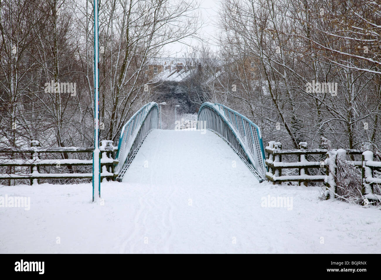 Foot Bridge over the River Avon Chippenham Wiltshire UK Stock Photo - Alamy