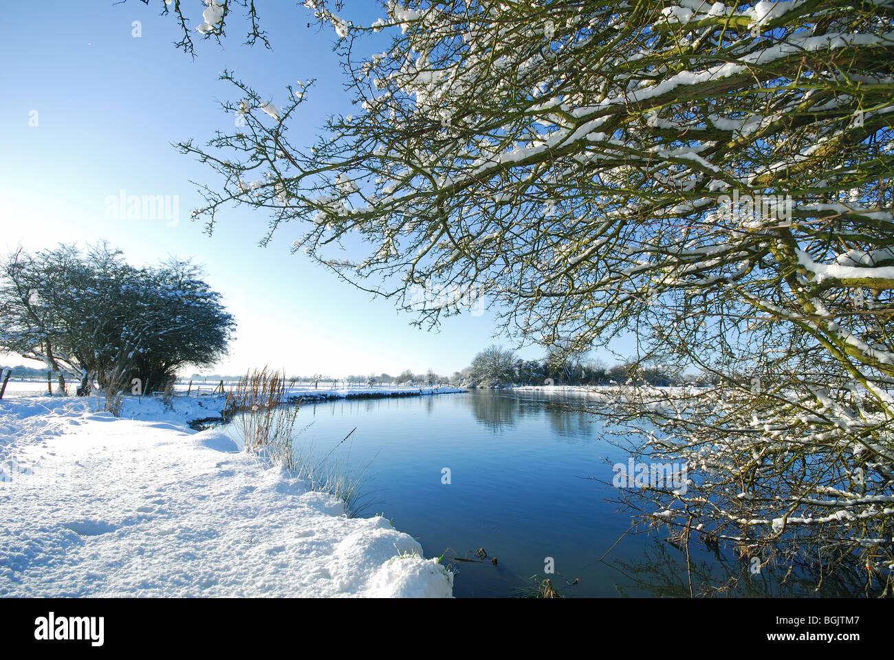 Thames path national trail witney hi-res stock photography and images ...