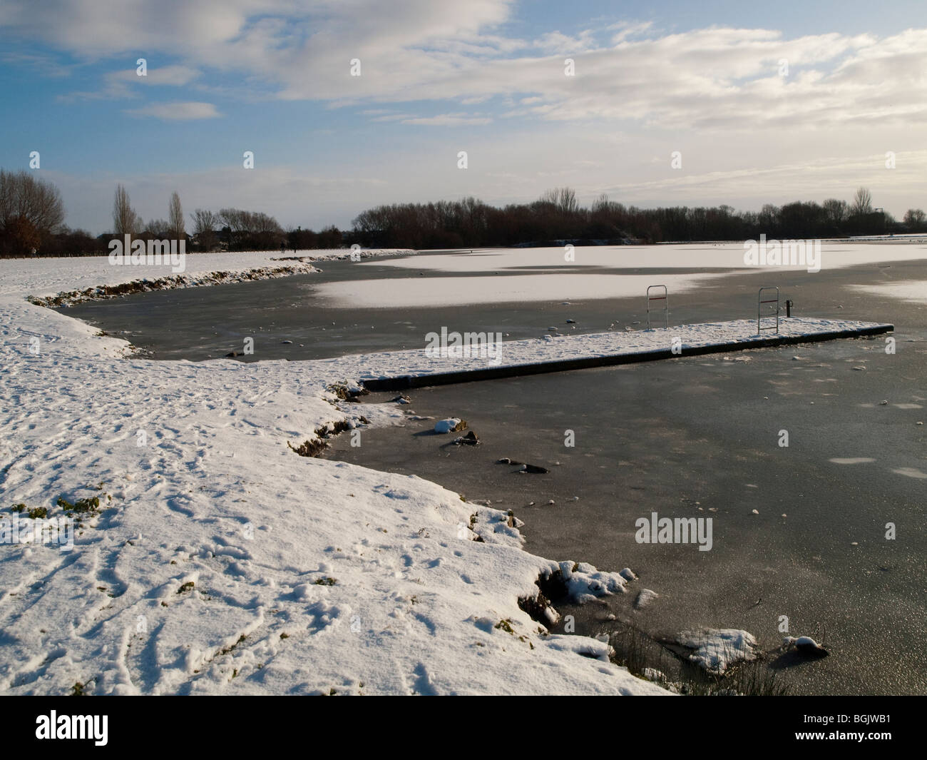 Snow and a frozen lake at Colwick Park in Nottingham, Nottinghamshire ...