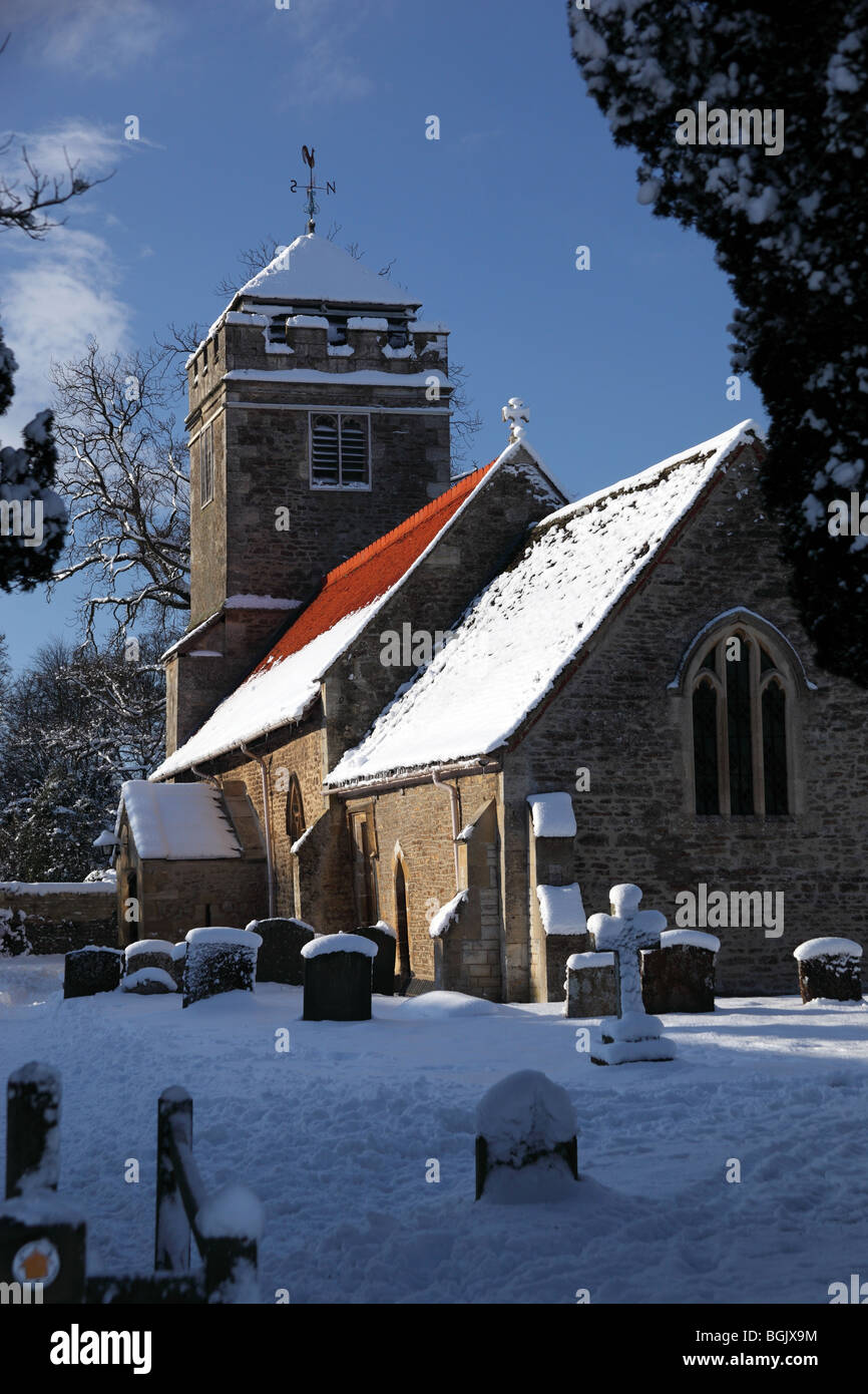 Snow and a country church hi-res stock photography and images - Alamy