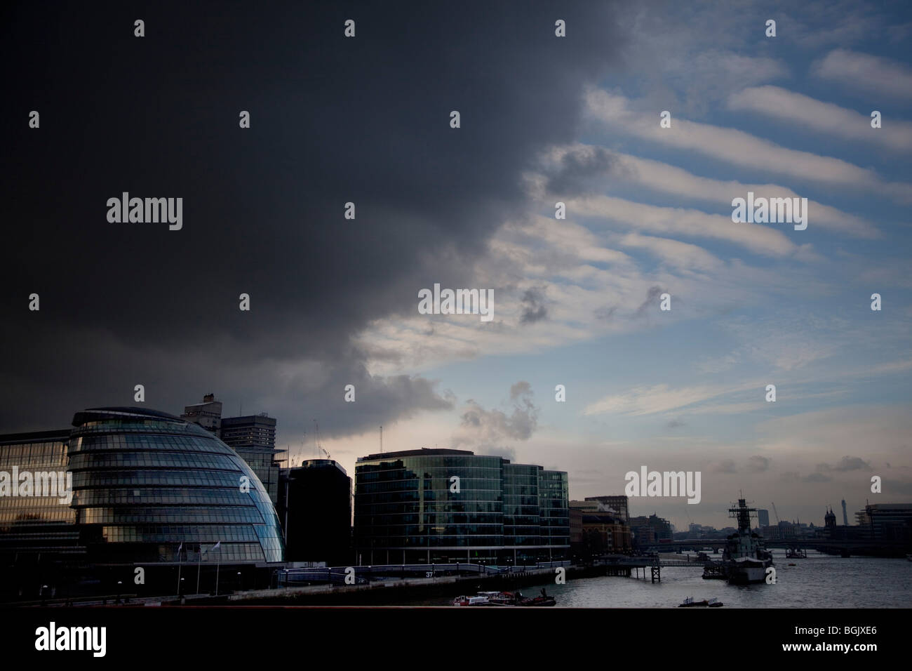 Dark clouds london hi-res stock photography and images - Alamy