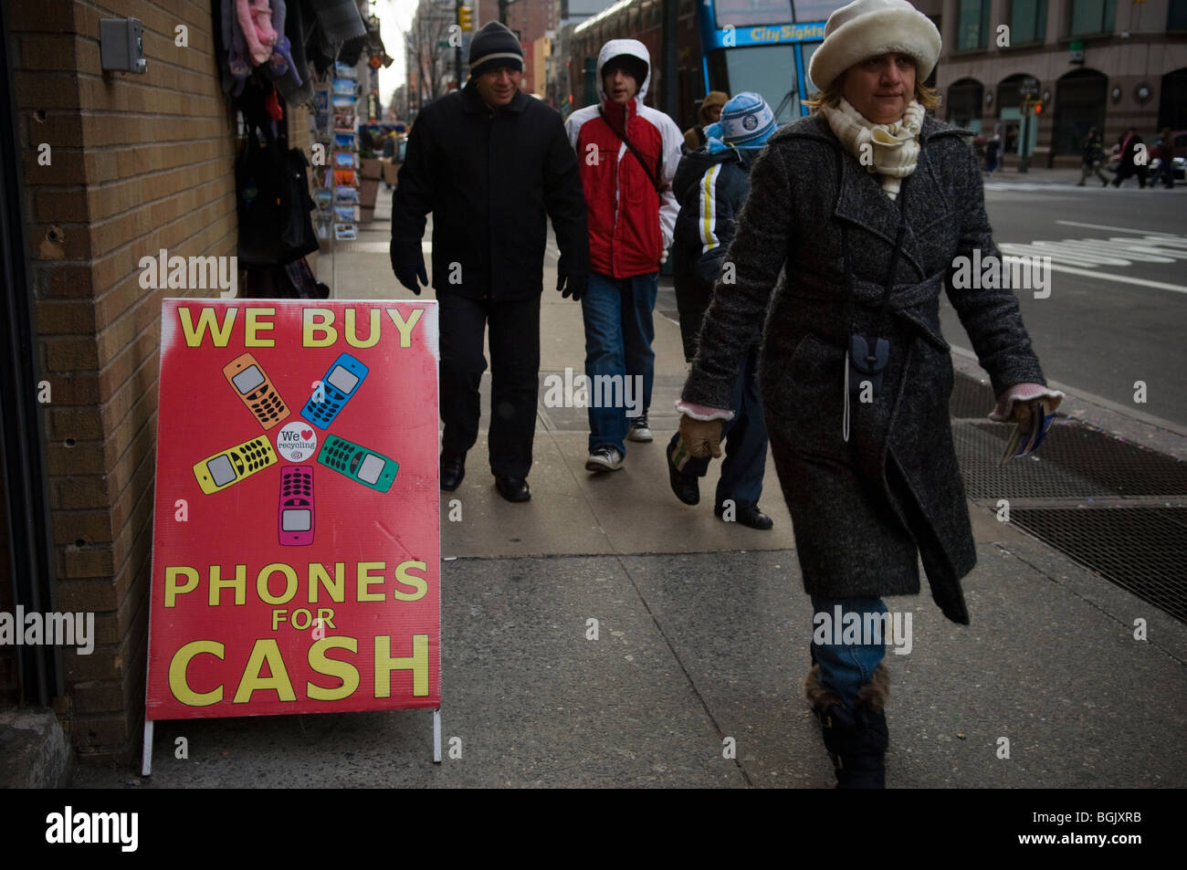 Used mobile cell phones hi-res stock photography and images - Alamy