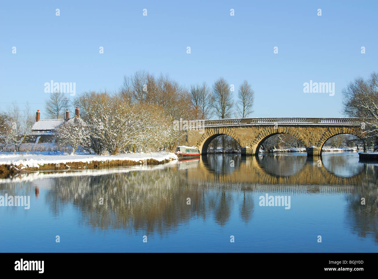 OXFORDSHIRE, UK. Swinford toll bridge and toll collector's house on the ...