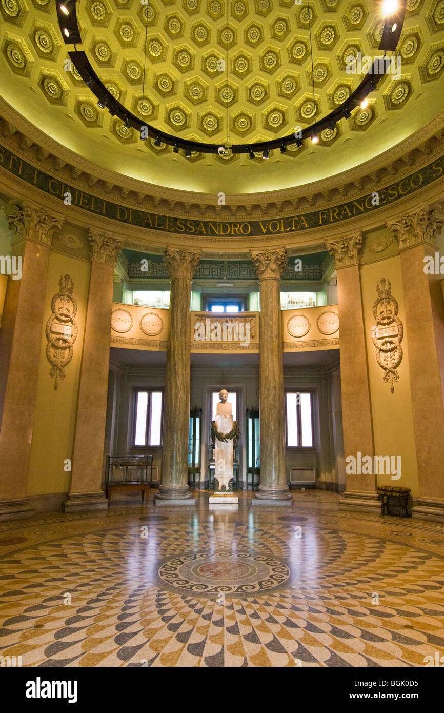 Volta temple lake como hi-res stock photography and images - Alamy