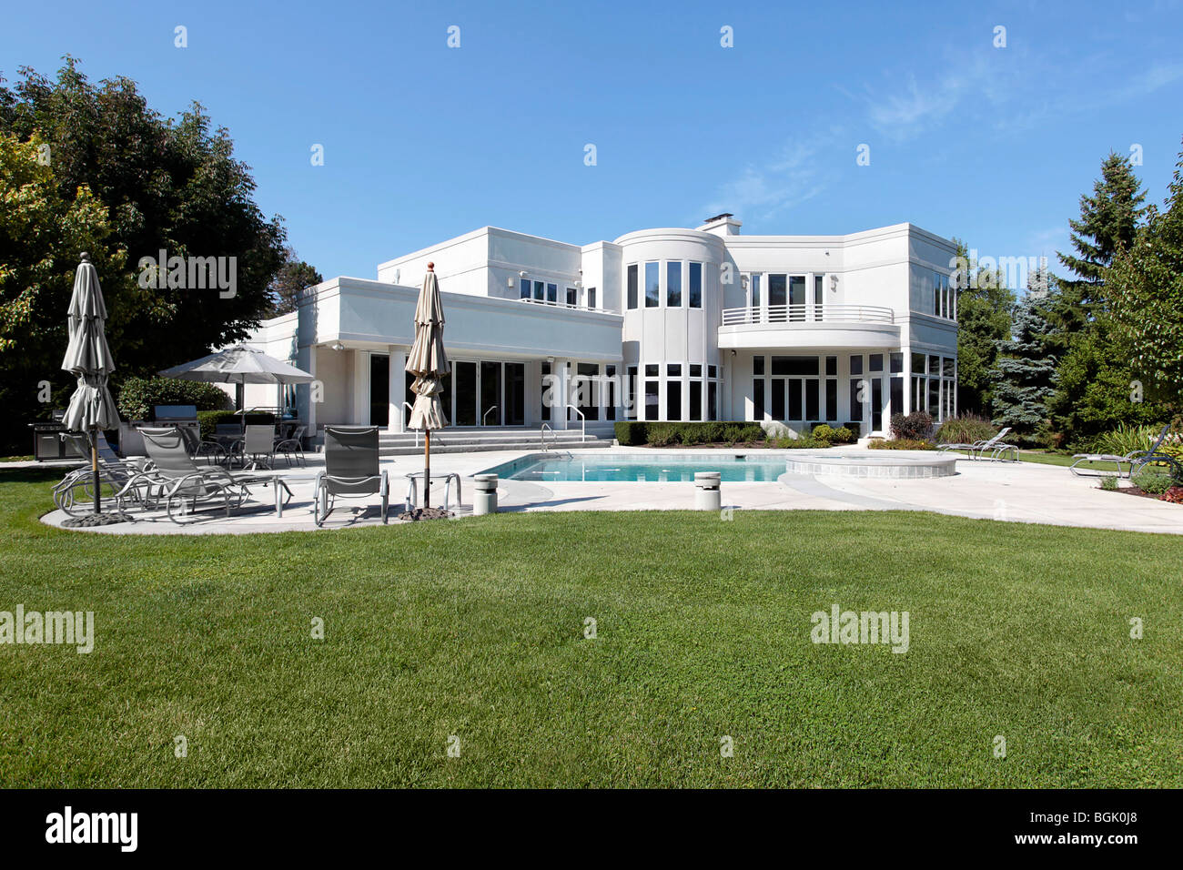 Luxury white modern home with swimming pool Stock Photo - Alamy