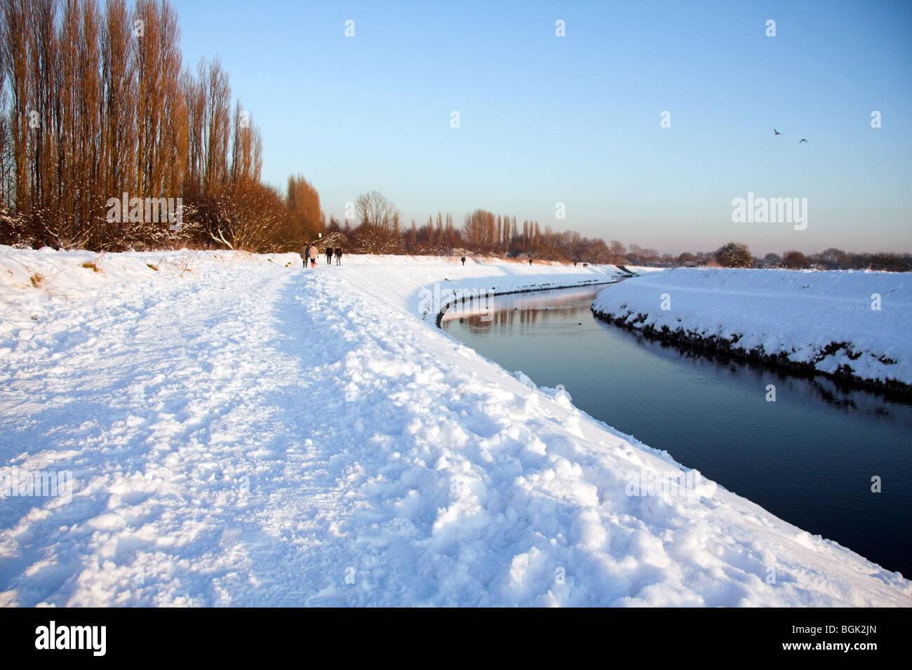 River Mersey Valley covered in snow, Chorlton Water Park, Manchester ...