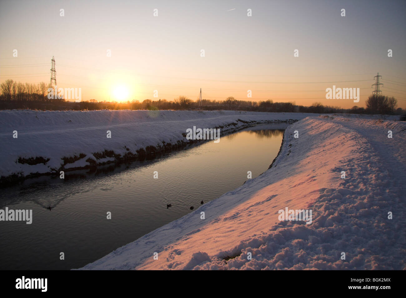 Sunset, River Mersey Valley covered in snow, Chorlton Water Park ...