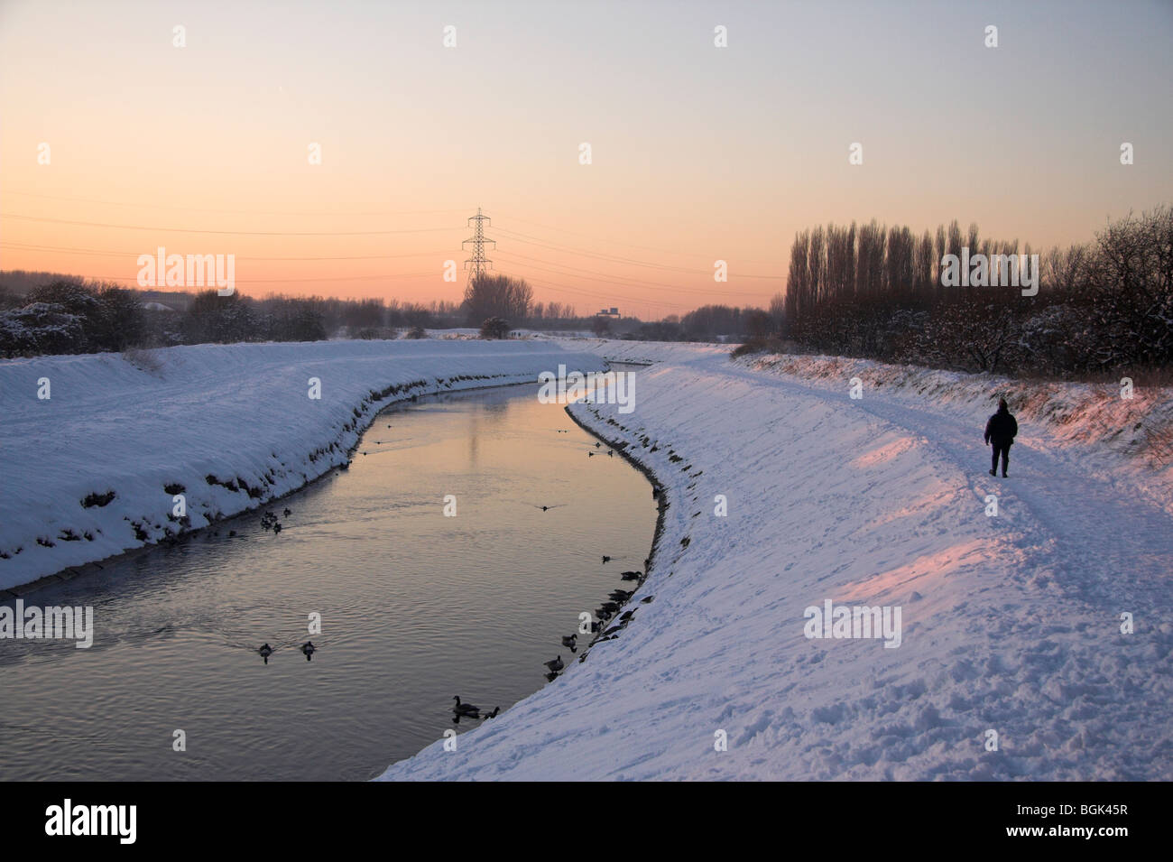 Sunset, River Mersey Valley covered in snow, Chorlton Water Park ...