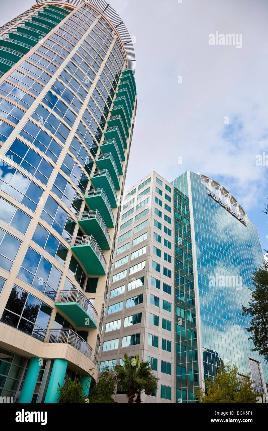 Round glass modern building hi-res stock photography and images - Alamy