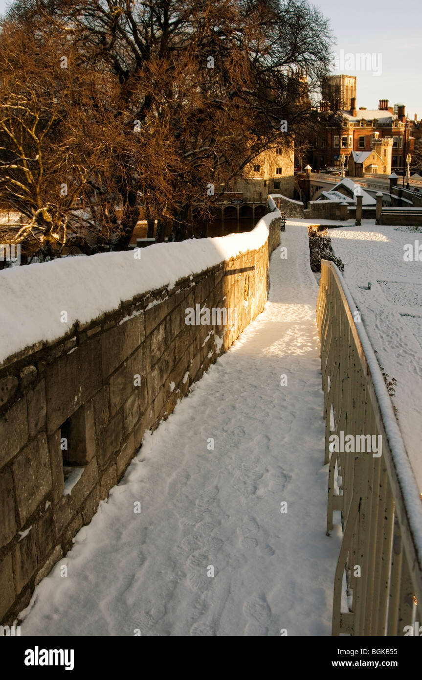 york city walls in snow icy pavements slip slippery slippy snow winter ...