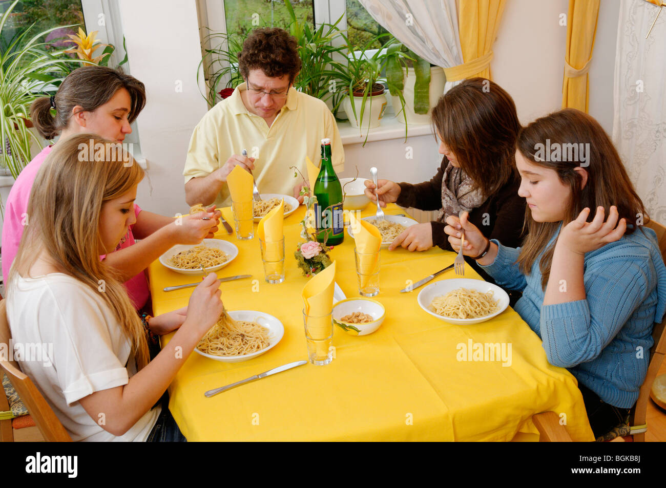 Sunday meals hi-res stock photography and images - Alamy