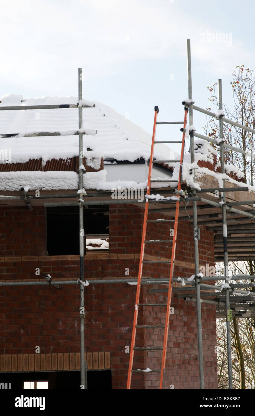 building in winter snow site closed during for bad weather halt halted ...