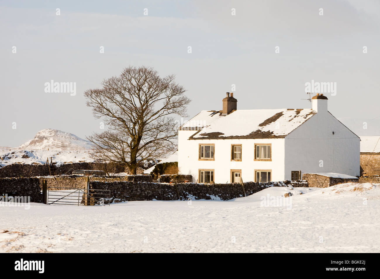 A farm house above Settle in the Yorkshire Dales, UK Stock Photo - Alamy
