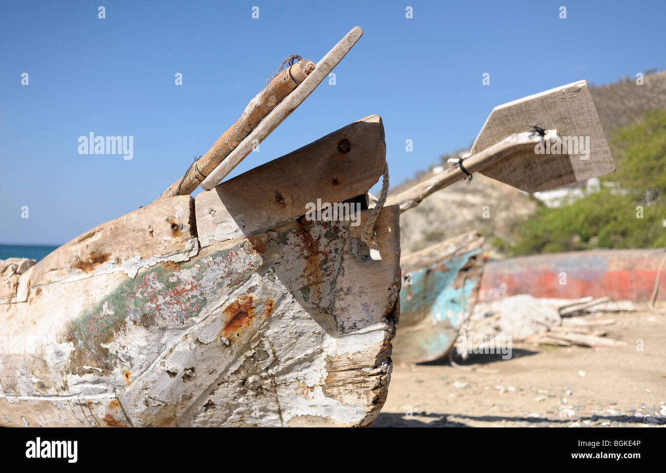 Wreck rowing boat on beach hi-res stock photography and images - Alamy