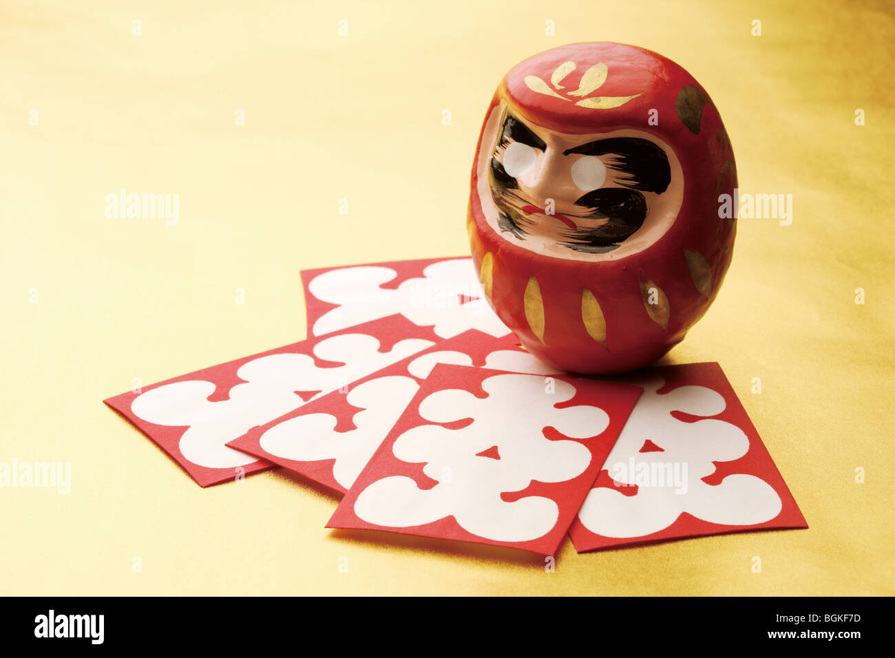 Daruma doll and Japanese New Years playing cards Stock Photo - Alamy