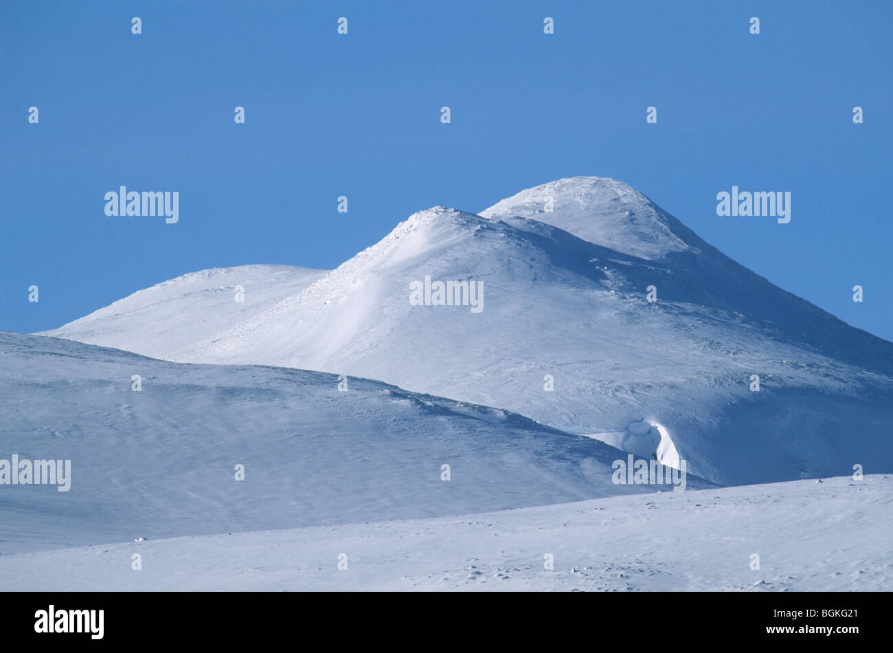 Wintry landscape with mountains in the Dovrefjell National Park, Norway ...