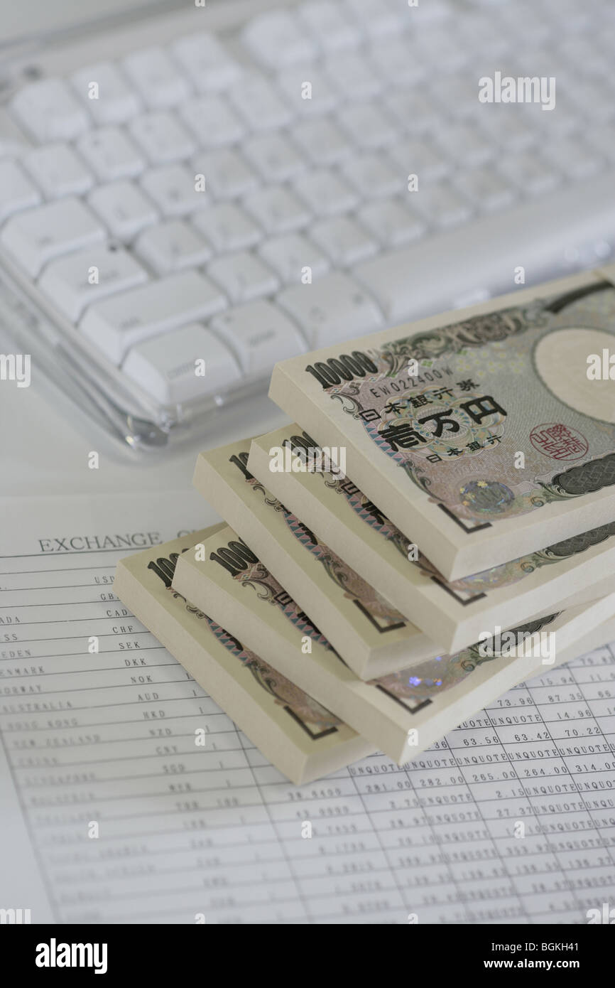 Computer keyboard and bundles of Japanese currencies Stock Photo - Alamy