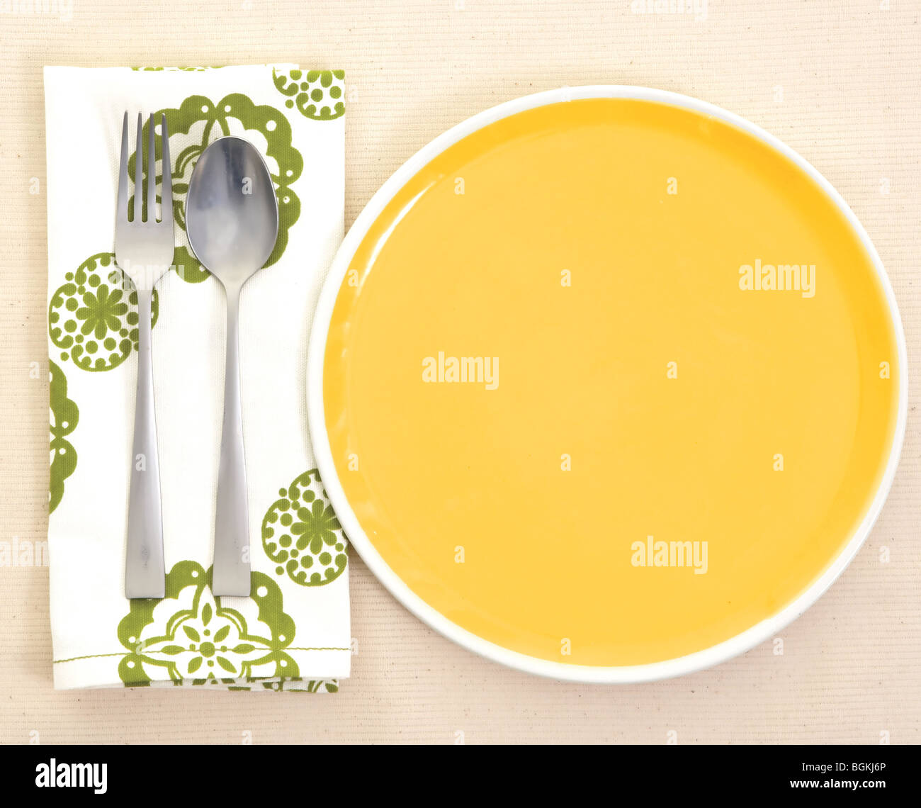Served place setting: empty dinner plate and silverware Stock Photo - Alamy
