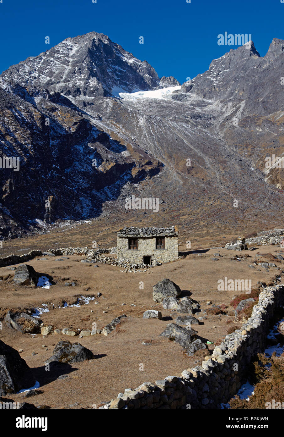 Remote House In The Everest Region Himalayas Nepal Asia Stock Photo - Alamy