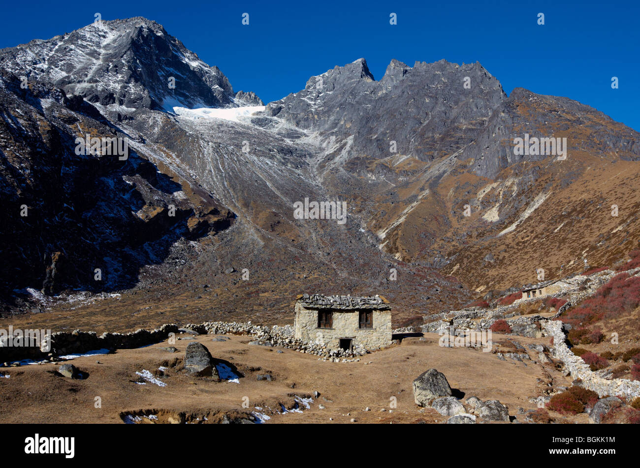 Remote House In The Everest Region Himalayas Nepal Asia Stock Photo - Alamy