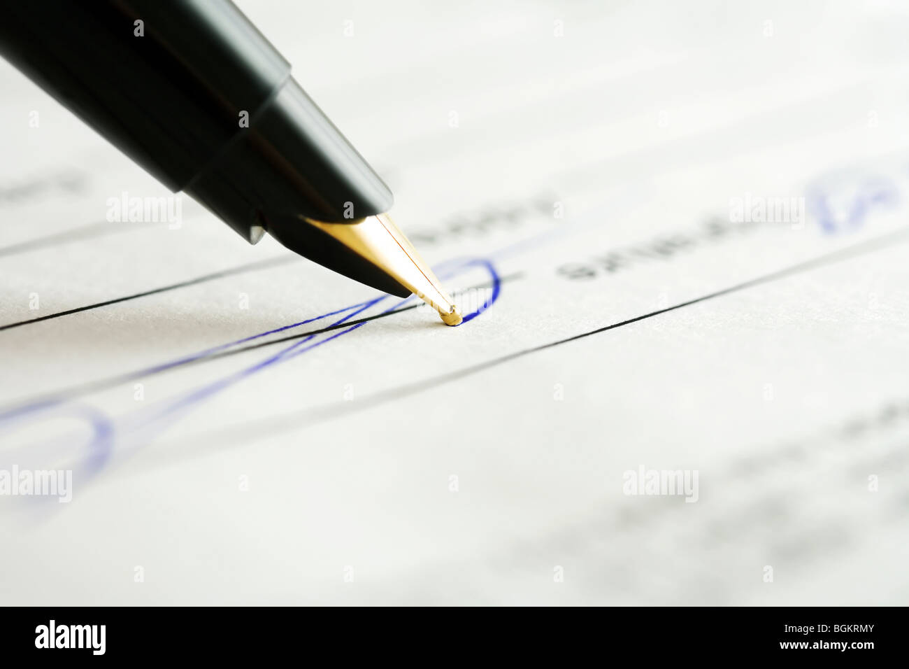 Golden fountain pen hi-res stock photography and images - Alamy