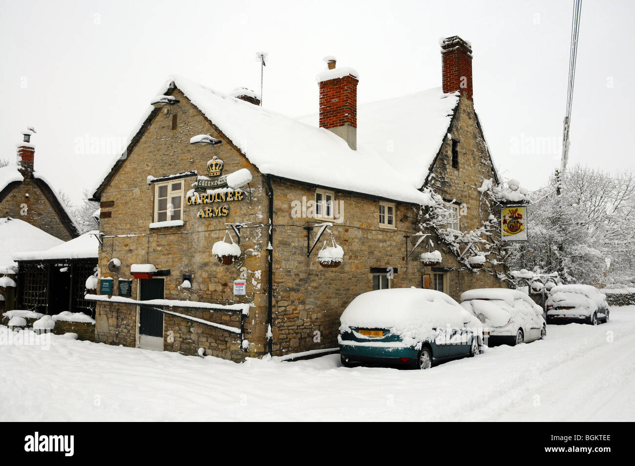 Snow covered pub hi-res stock photography and images - Alamy
