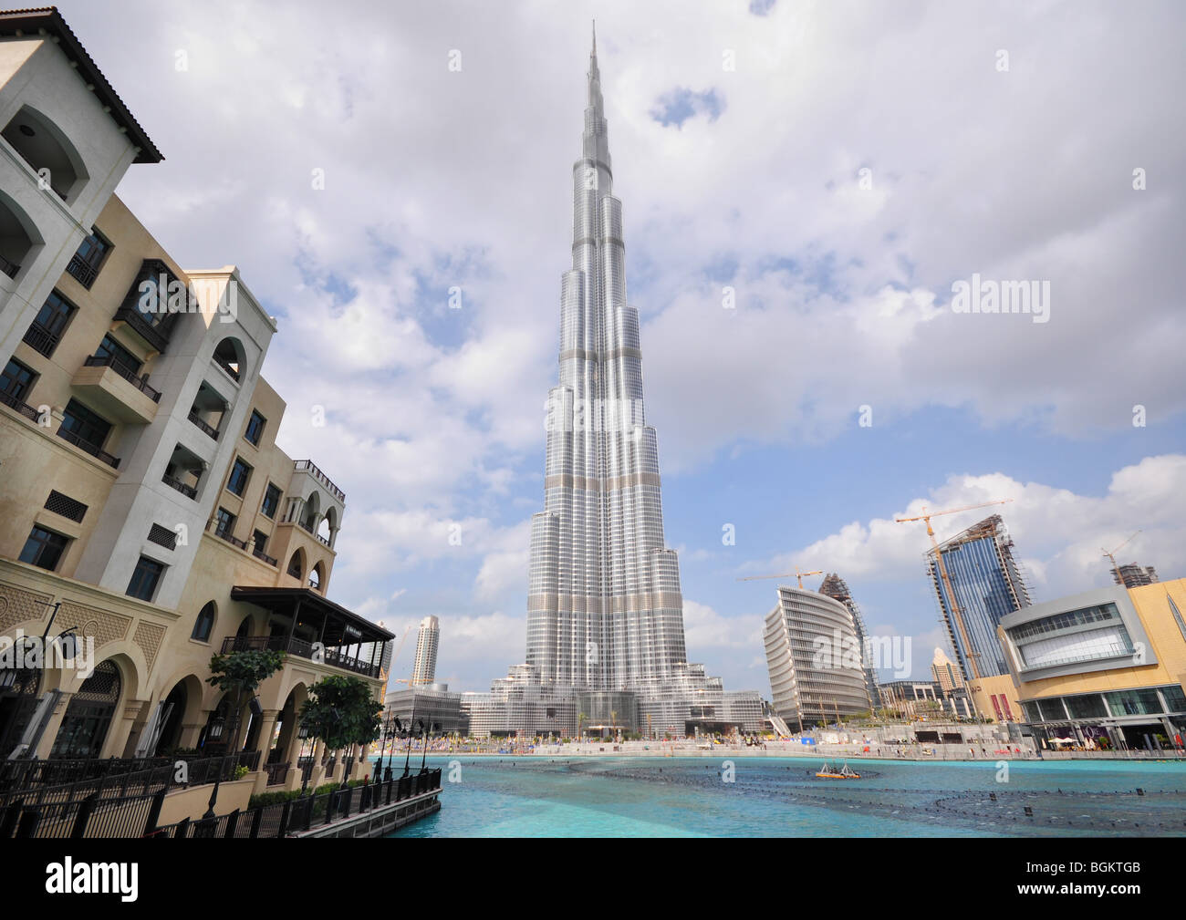 Burj kalifa worlds tallest building hi-res stock photography and images ...