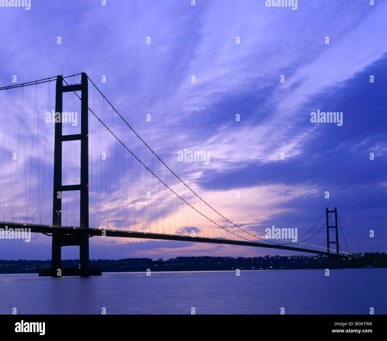 Humber suspension bridge night hi-res stock photography and images - Alamy
