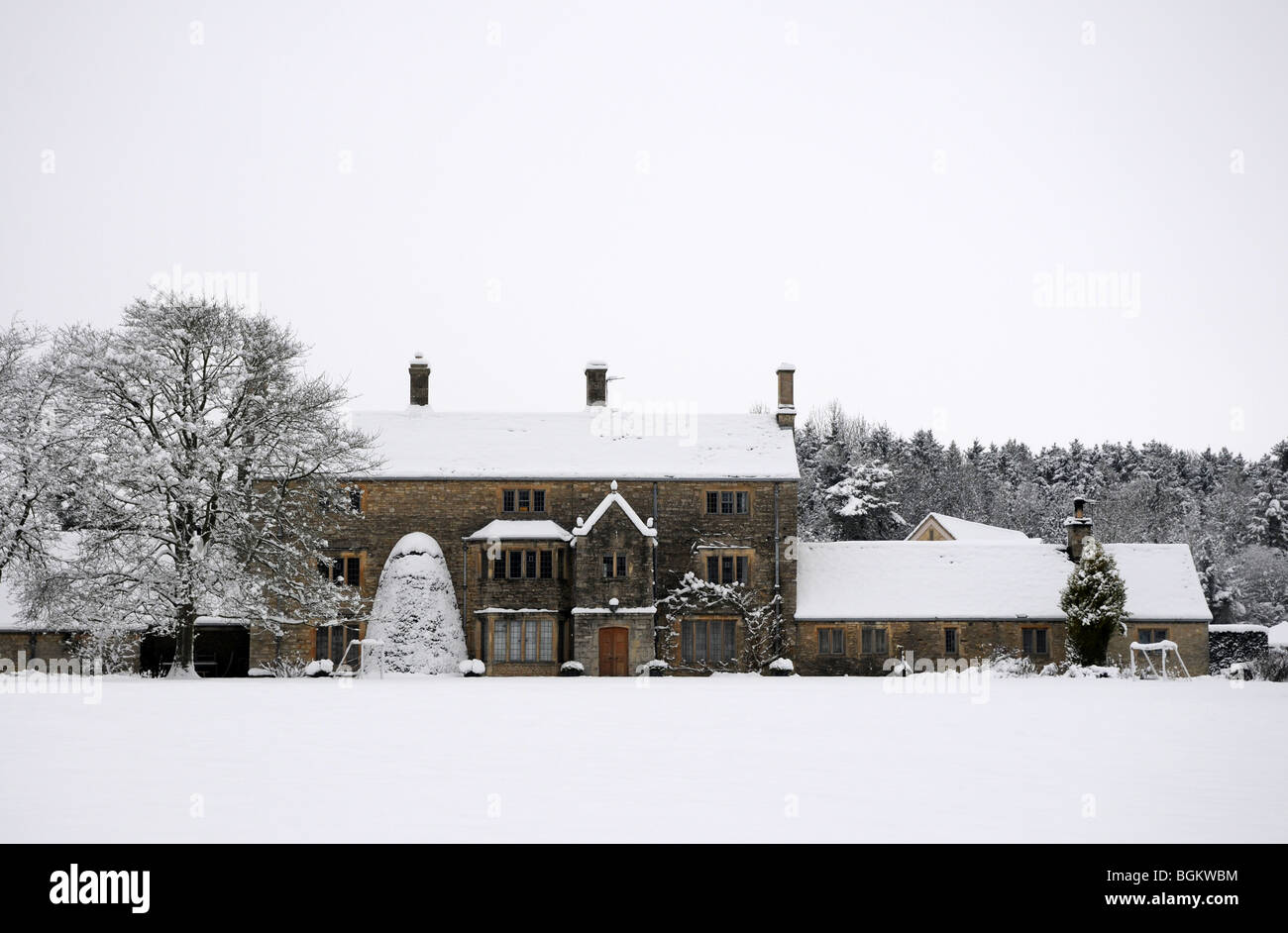 Oxfordshire Manor house in the snow Stock Photo - Alamy