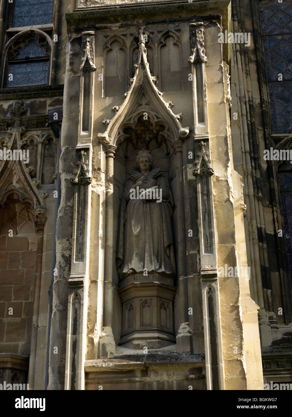 Statue of Queen Elizabeth I 1553 - 1603 at Canterbury Cathedral Kent ...