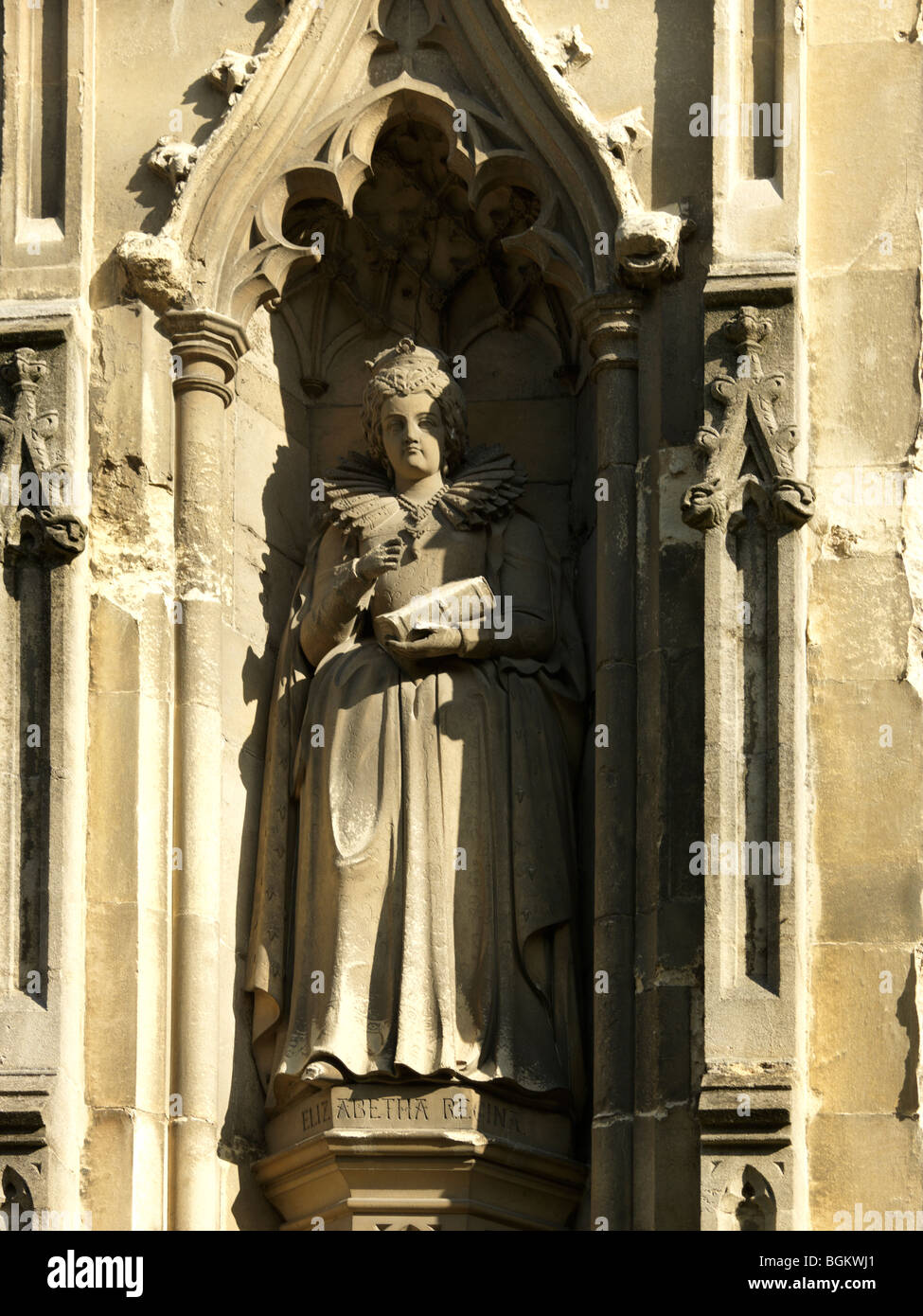 Statue of Queen Elizabeth I 1553 - 1603 at Canterbury Cathedral Kent ...
