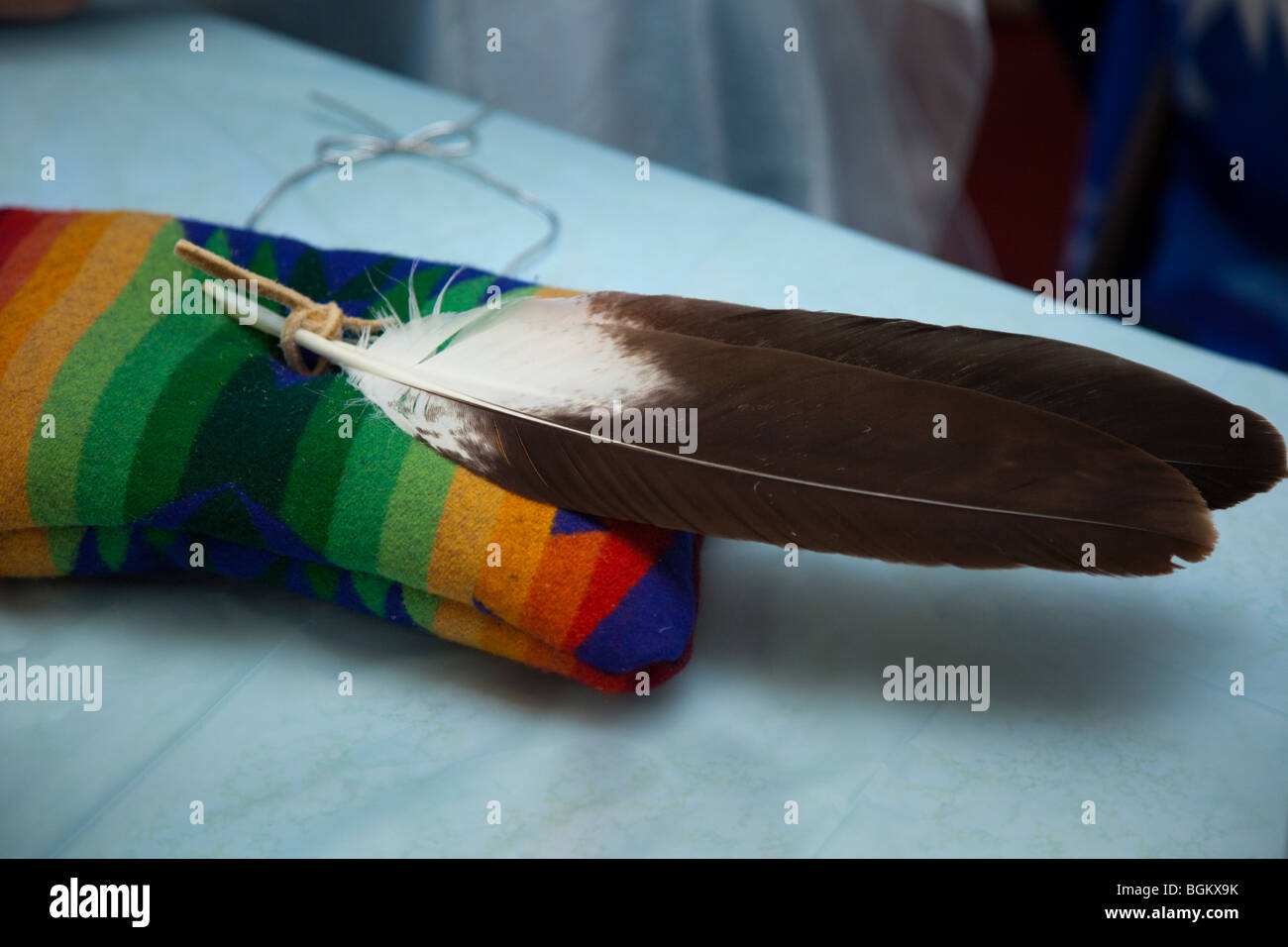 Eagle feather native american indian hi-res stock photography and ...