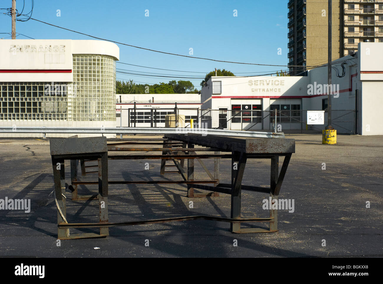 Abandoned auto dealership with empty lot, Royal Oak, MI Stock Photo - Alamy