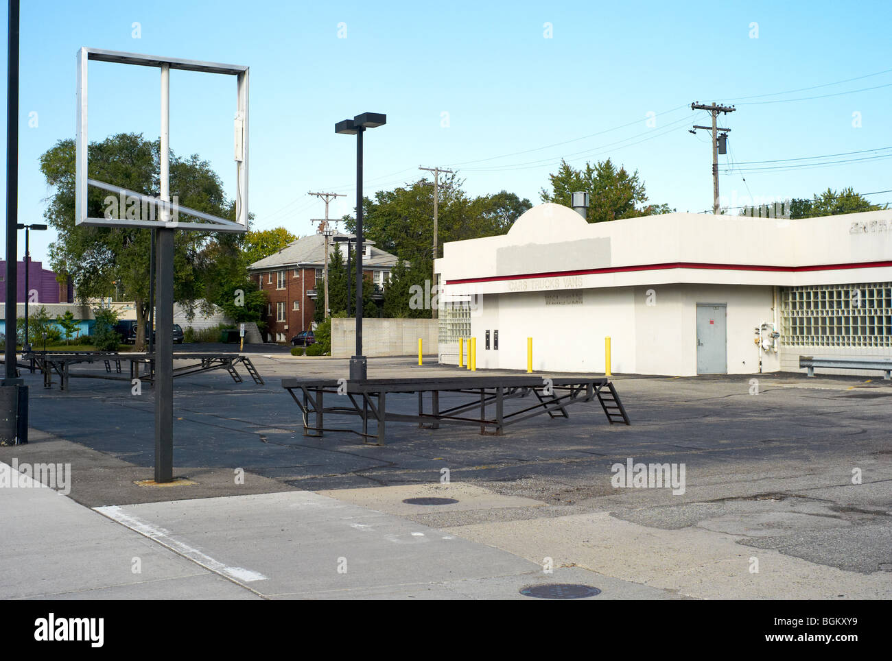 Abandoned auto dealership with empty lot, Royal Oak, MI Stock Photo - Alamy