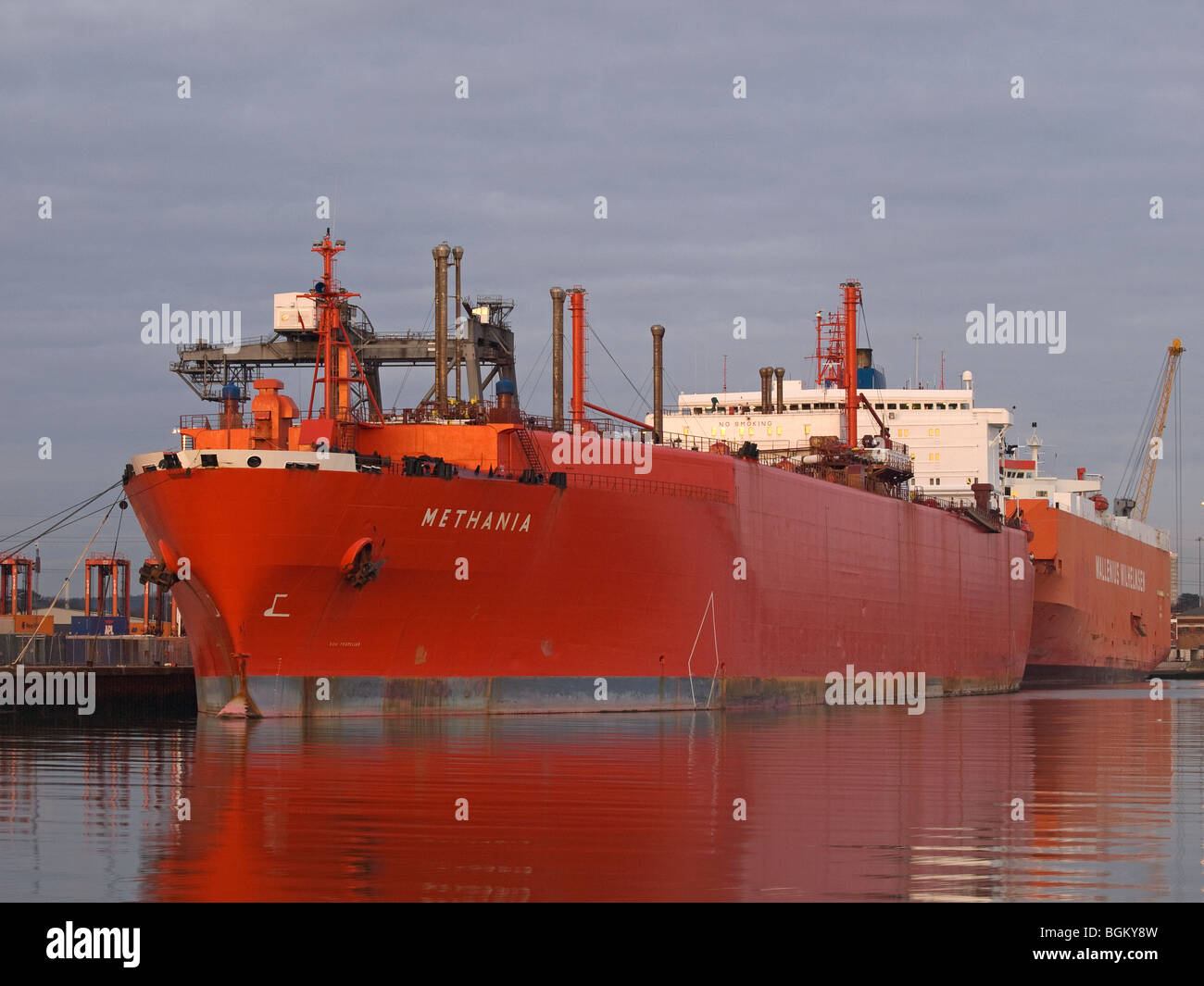 Lng tanker ship hi-res stock photography and images - Alamy