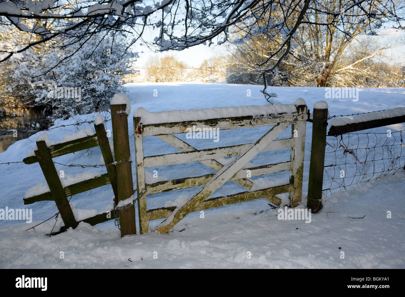 A gate in the snow, Oxfordshire UK Stock Photo - Alamy