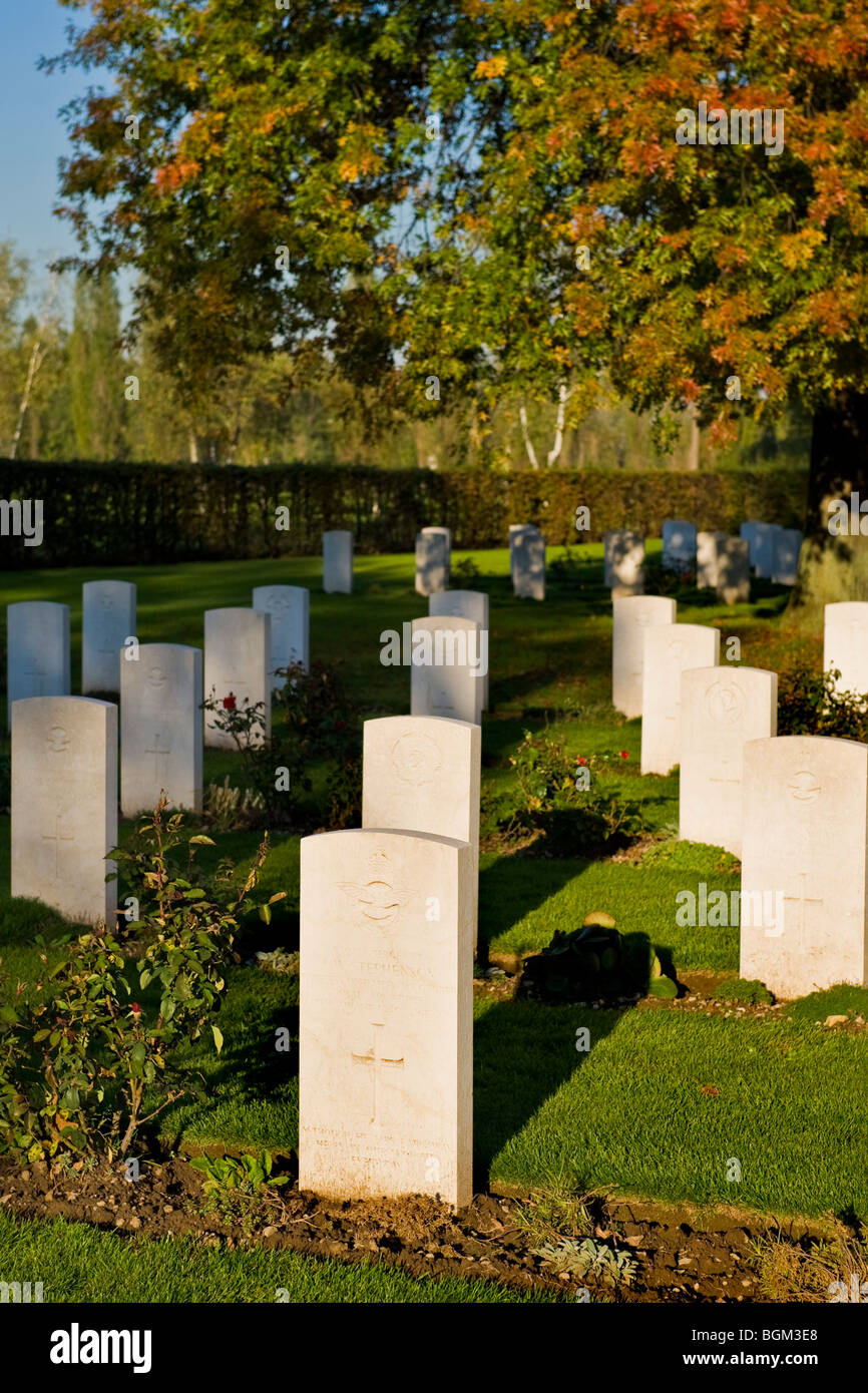 Dead end cemetery hi-res stock photography and images - Alamy