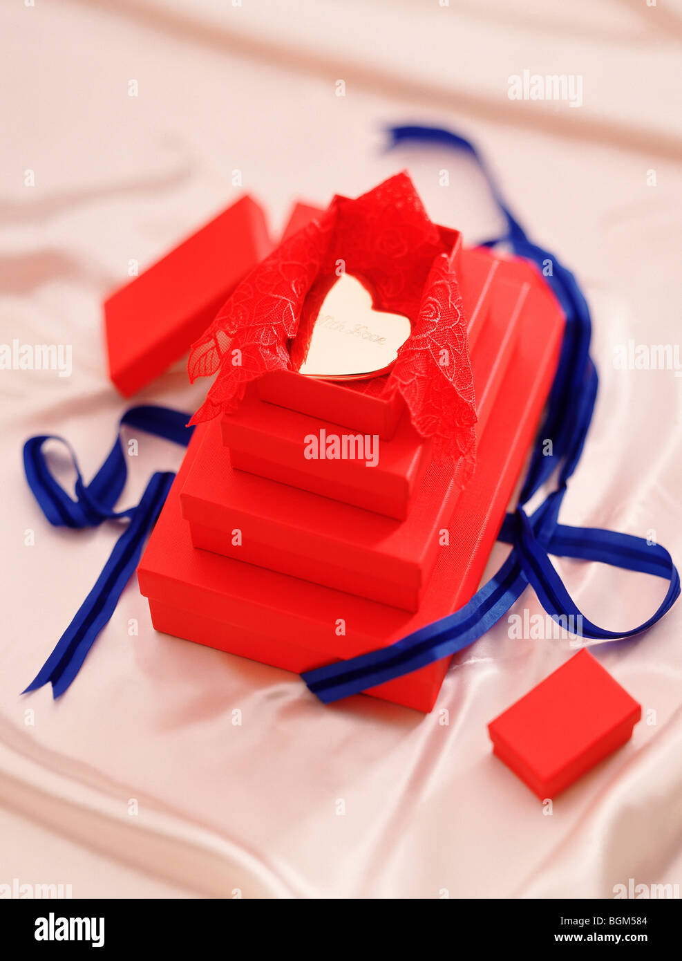 Gold heart in a gift box Stock Photo - Alamy