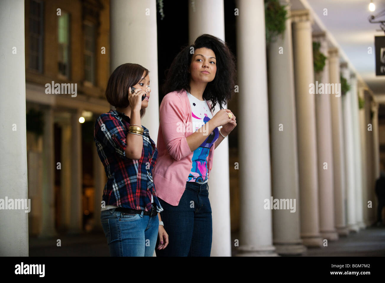Mobile phone call night hi-res stock photography and images - Alamy