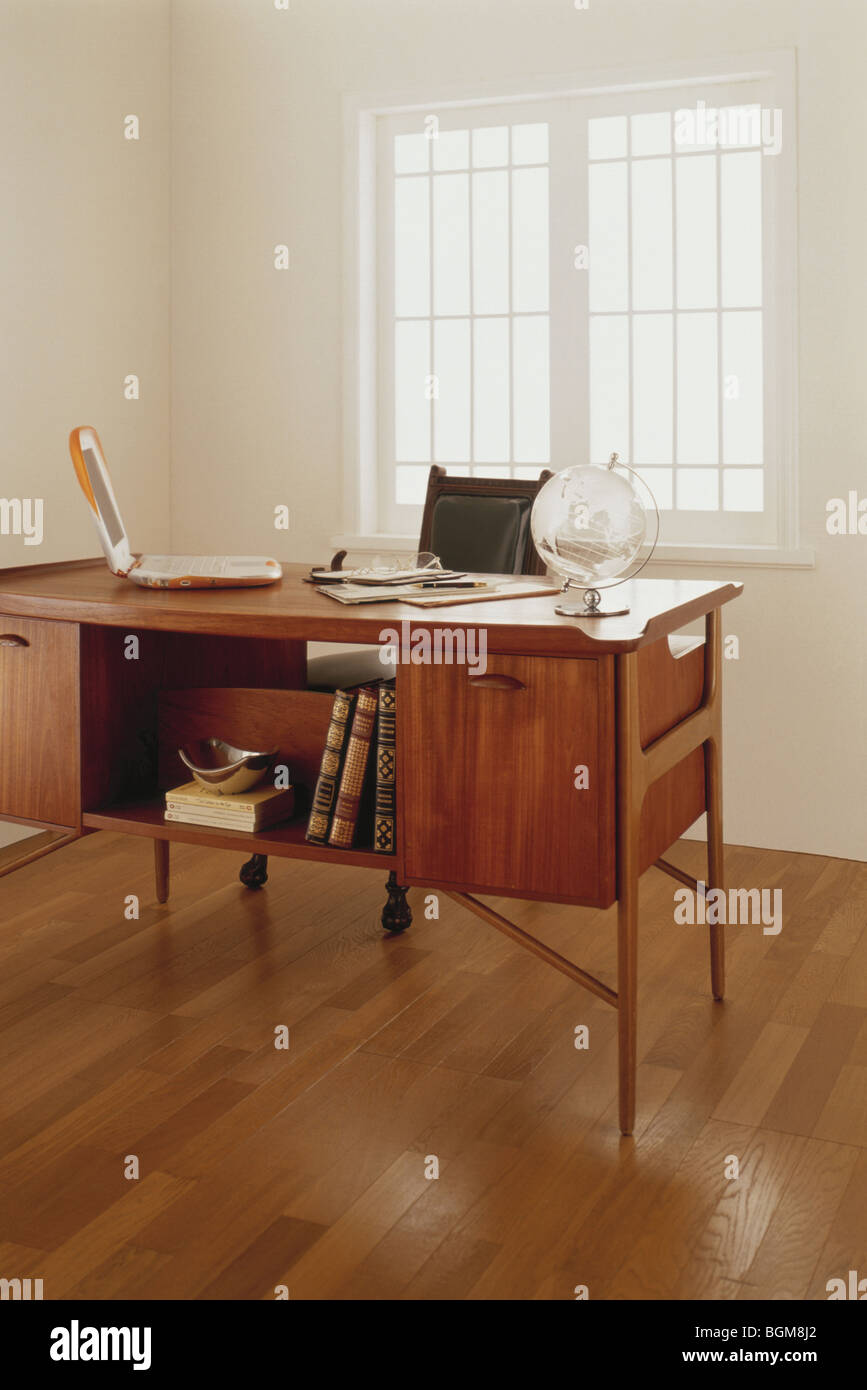 Old fashioned office hi-res stock photography and images - Alamy