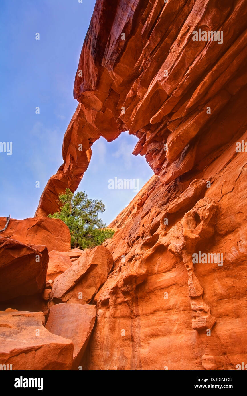 Collapsed arch stone wall hi-res stock photography and images - Alamy