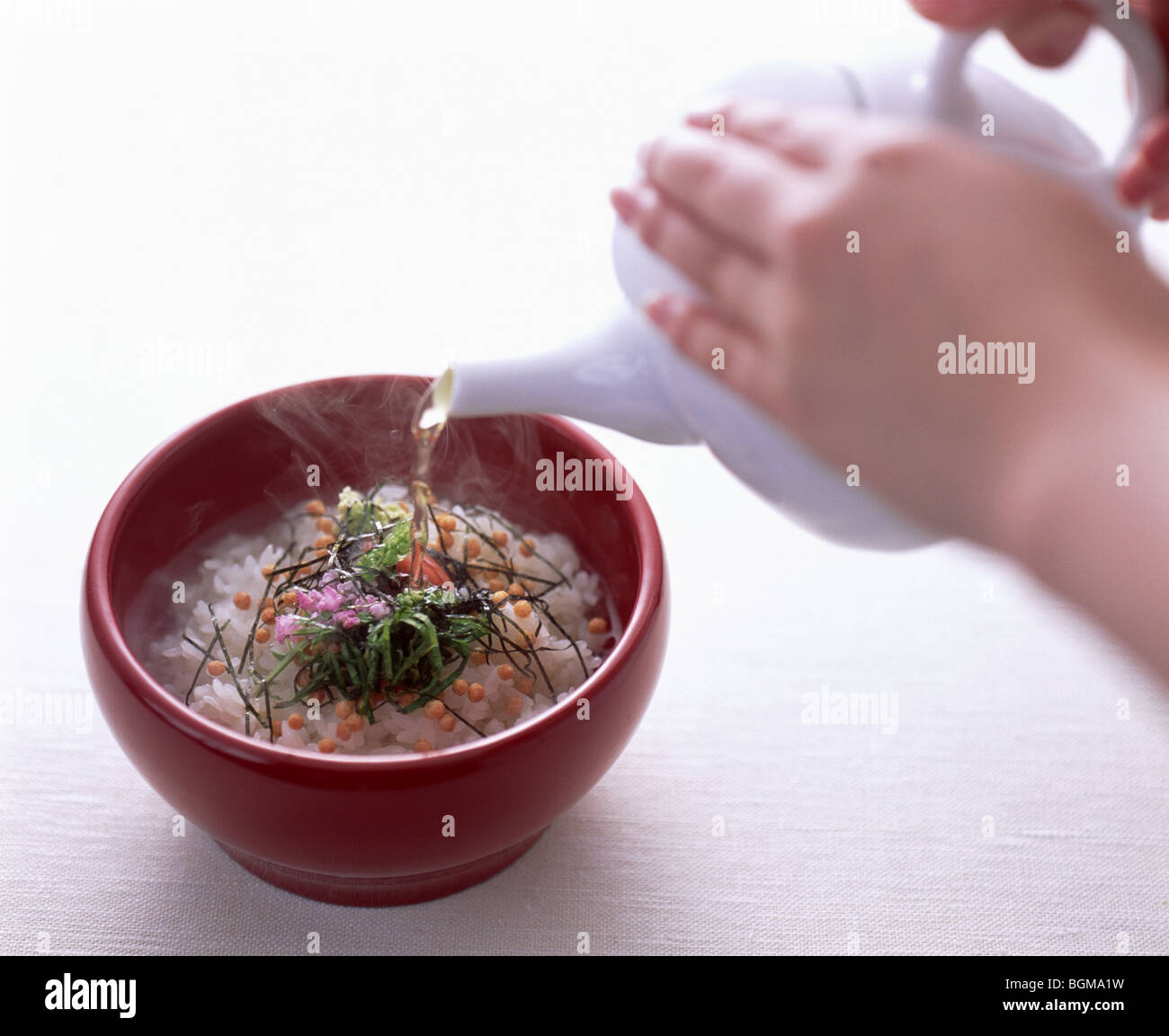 Water pouring onto hand hi-res stock photography and images - Alamy