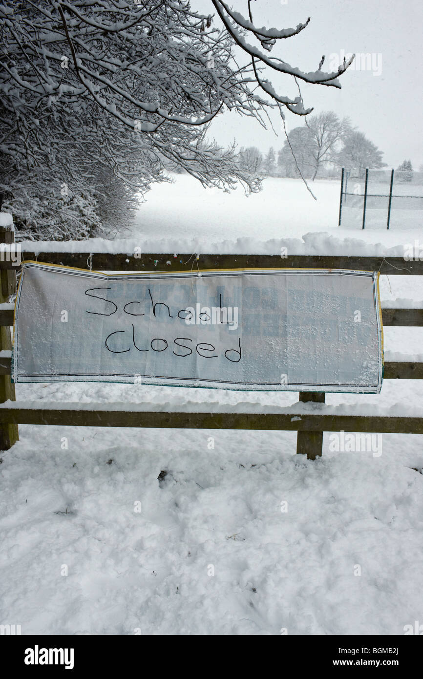 Weather closed school hi-res stock photography and images - Alamy